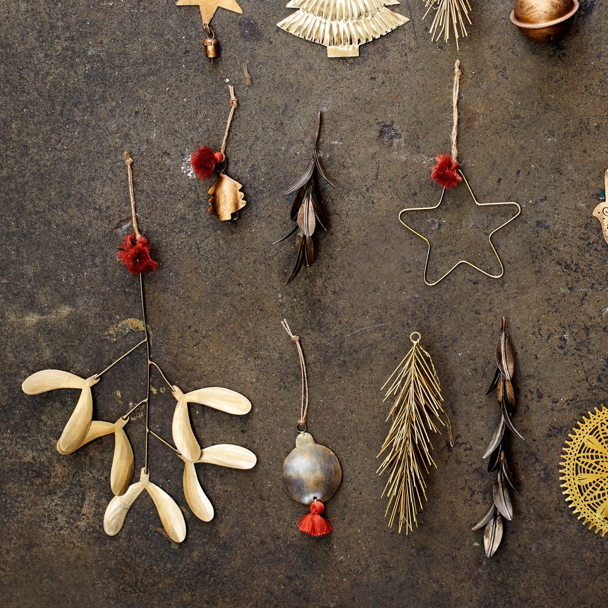 Hanging Brass Mistletoe | Small – Ben Simpson Furniture